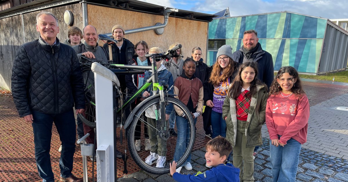 Eine neue Fahrrad-Servicestation für das Oskar-Maria-Graf-Gymnasium ... Eine neue Fahrrad-Servicestation für das Oskar-Maria-Graf-Gymnasium ...